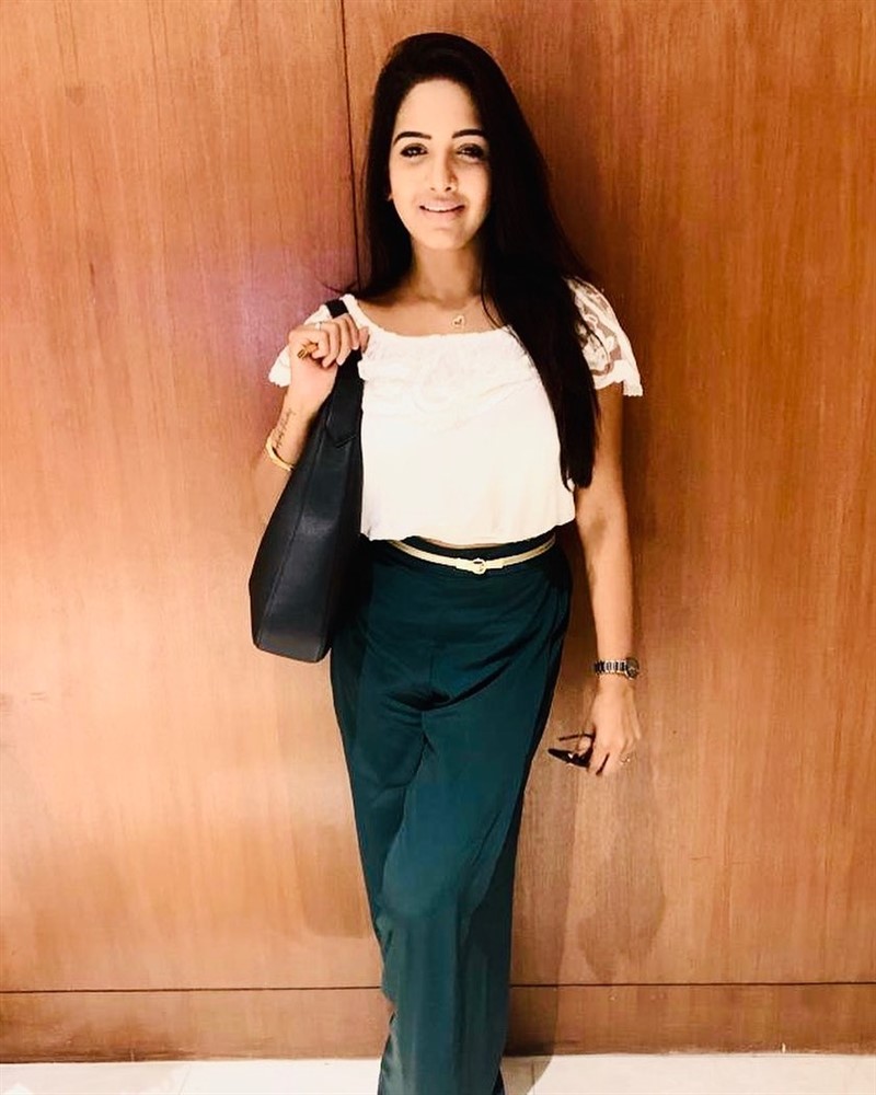 పావని రెడ్డి Photos & Images # 5419 - Filmibeat Telugu