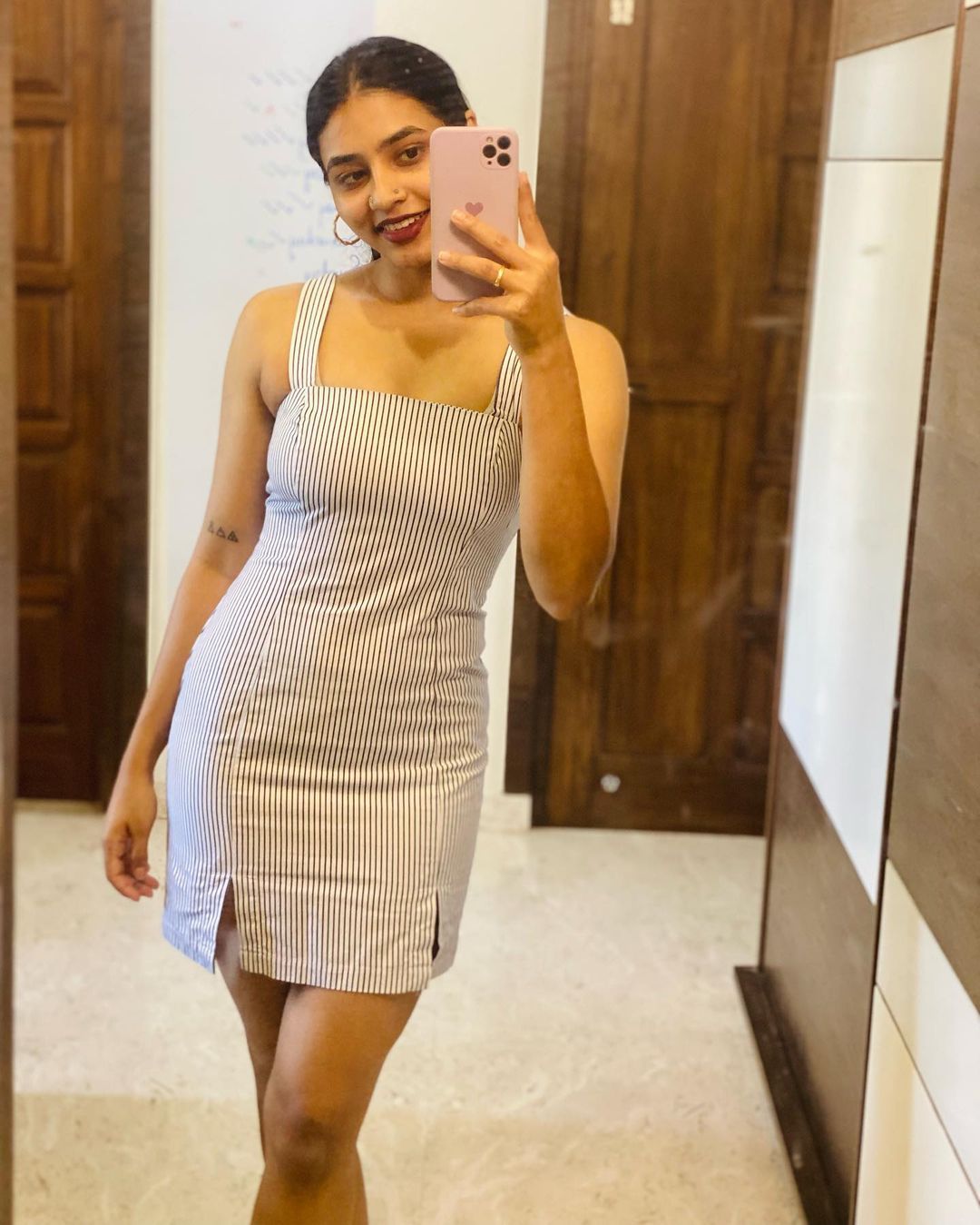 సప్తమి గౌడ Photos & Images # 9398 - Filmibeat Telugu