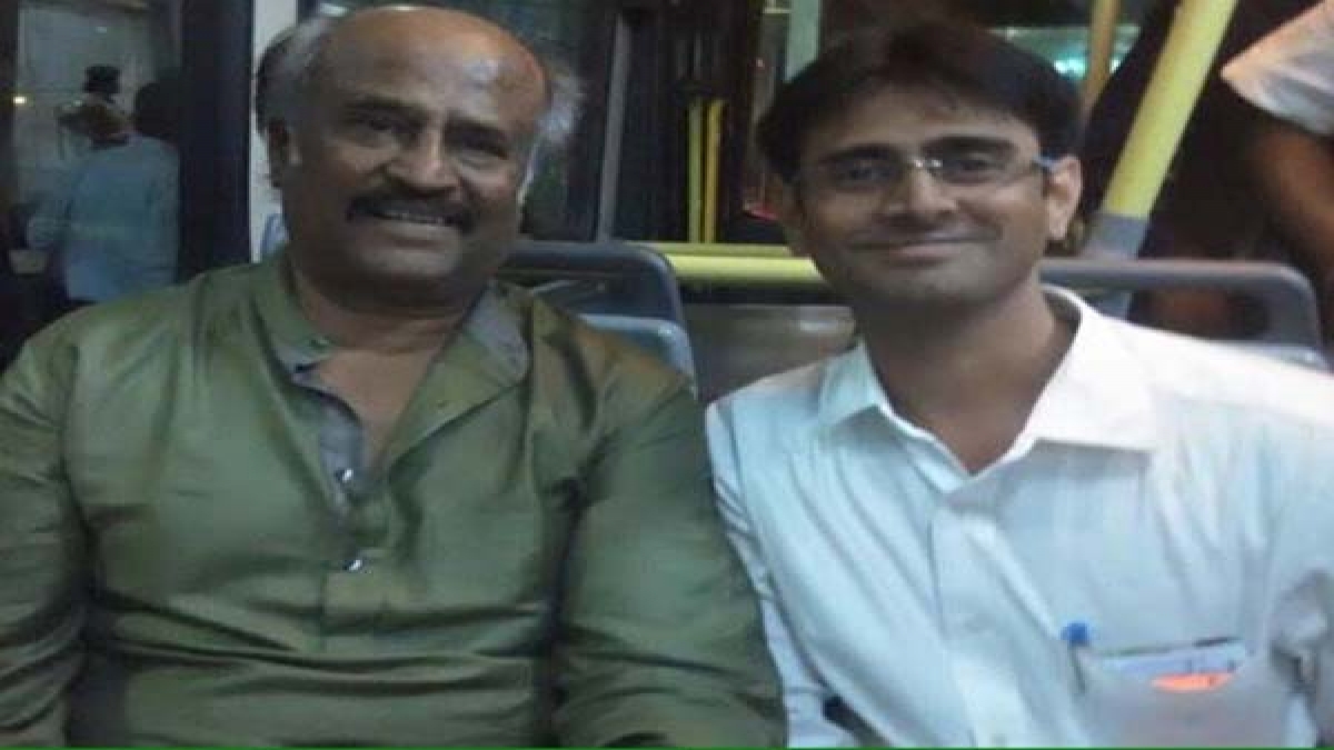 ఫ్యాన్ కోసం: ఎయిర్ టిక్కెట్ పై రజనీ ఆటోగ్రాఫ్...(ఫొటోలు) | Rajini signs ...