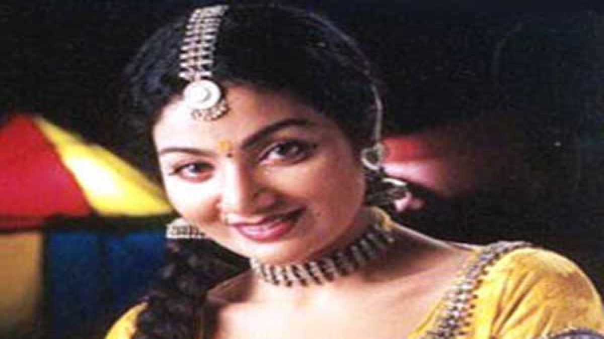 నటి ఆల్ఫోన్సా నా భర్తను కిడ్నాప్ చేసింది: మహిళ ఆరోపణ | Sujatha ...