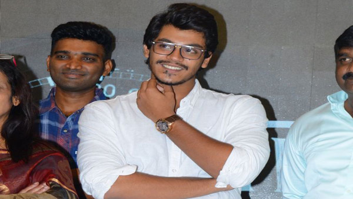 శ్రీహరి కొడుకు హీరోగా ఎంట్రీ ఇచ్చాడు... అమ్మ, నాన్న గురించి ఎమోషనల్ స్పీచ్! | Srihari Son ...