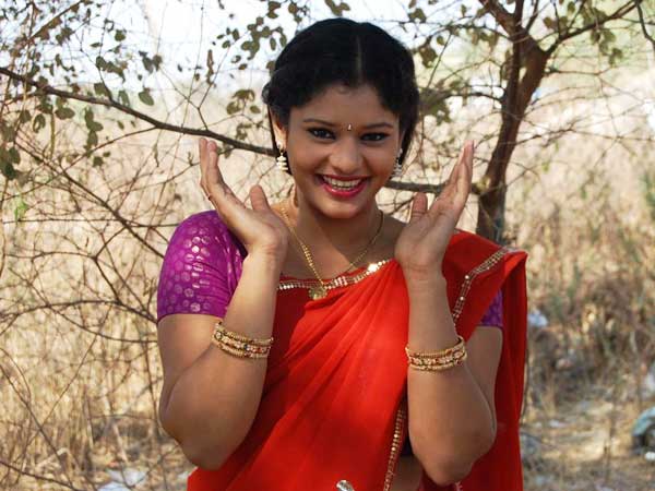 అసెస్టెంట్ డైరక్టర్ తో హీరోయిన్ జంప్.. పోలీస్ కంప్లైట్ | Heroine Divya ...