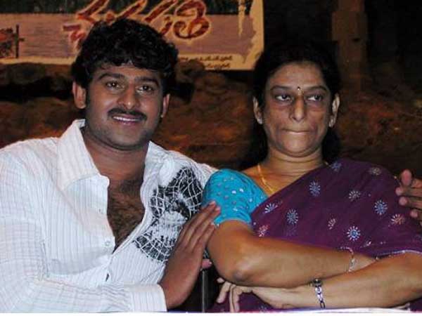 బాహుబలి 2.... ప్రభాస్ తల్లి ఆందోళన చెందుతోంది! | Prabhas Mother about ...