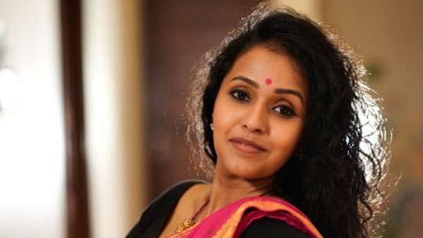 'ఏనుగు వెళ్తుంటే కుక్కలు మొరుగుతాయి'.. రచ్చ రేపిన సింగర్ స్మిత..ఆయన ...