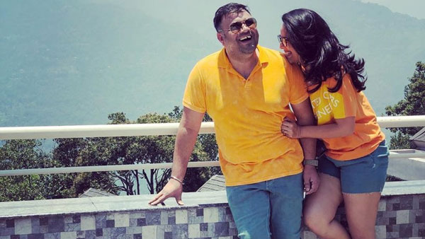 పొట్టి బట్టల్లో యమ హాట్‌గా అనసూయ: పబ్లిక్ ప్లేస్‌లోనే భర్తతో క్రేజీగా ...