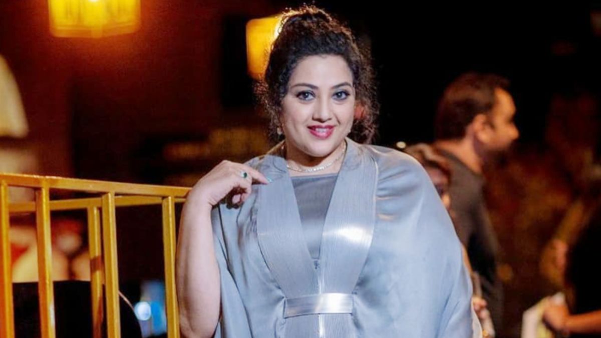 Meena Saagar: 46 ఏళ్ళ వయసులో గ్లామర్ తో కిక్కిచ్చేలా మీనా స్టిల్ ...