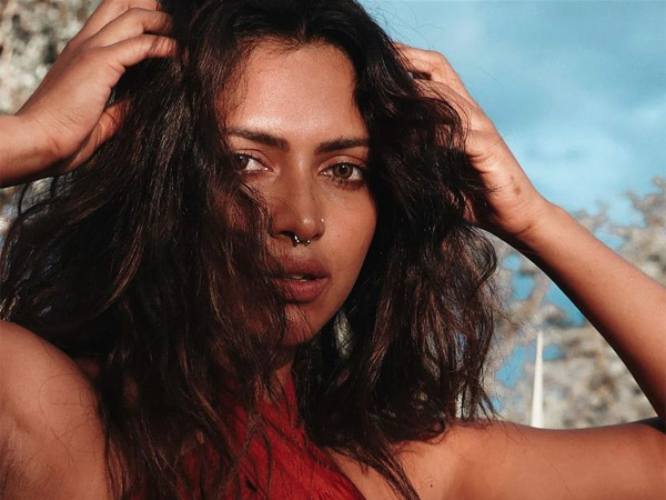 అమలా పాల్ హై డోస్ గ్లామర్.. ఇద్దరు మగవాళ్లతో షాకింగ్ పిక్స్.. ఎంత అంటూ ...